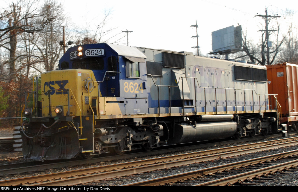 CSX SD50-2 8624 leads Q706-03